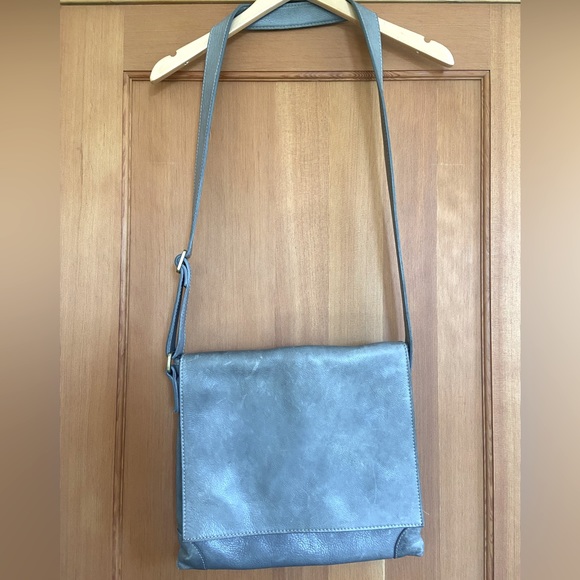 Fredd & Basha | Bags | Freds Basha Cambridge Leather Messenger Bag ...